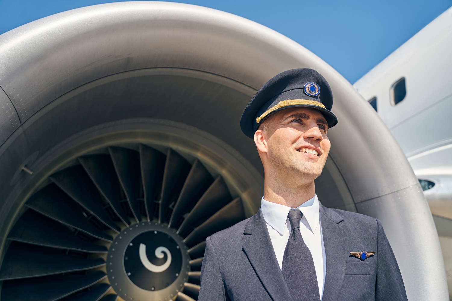How much commercial pilots earn around the globe