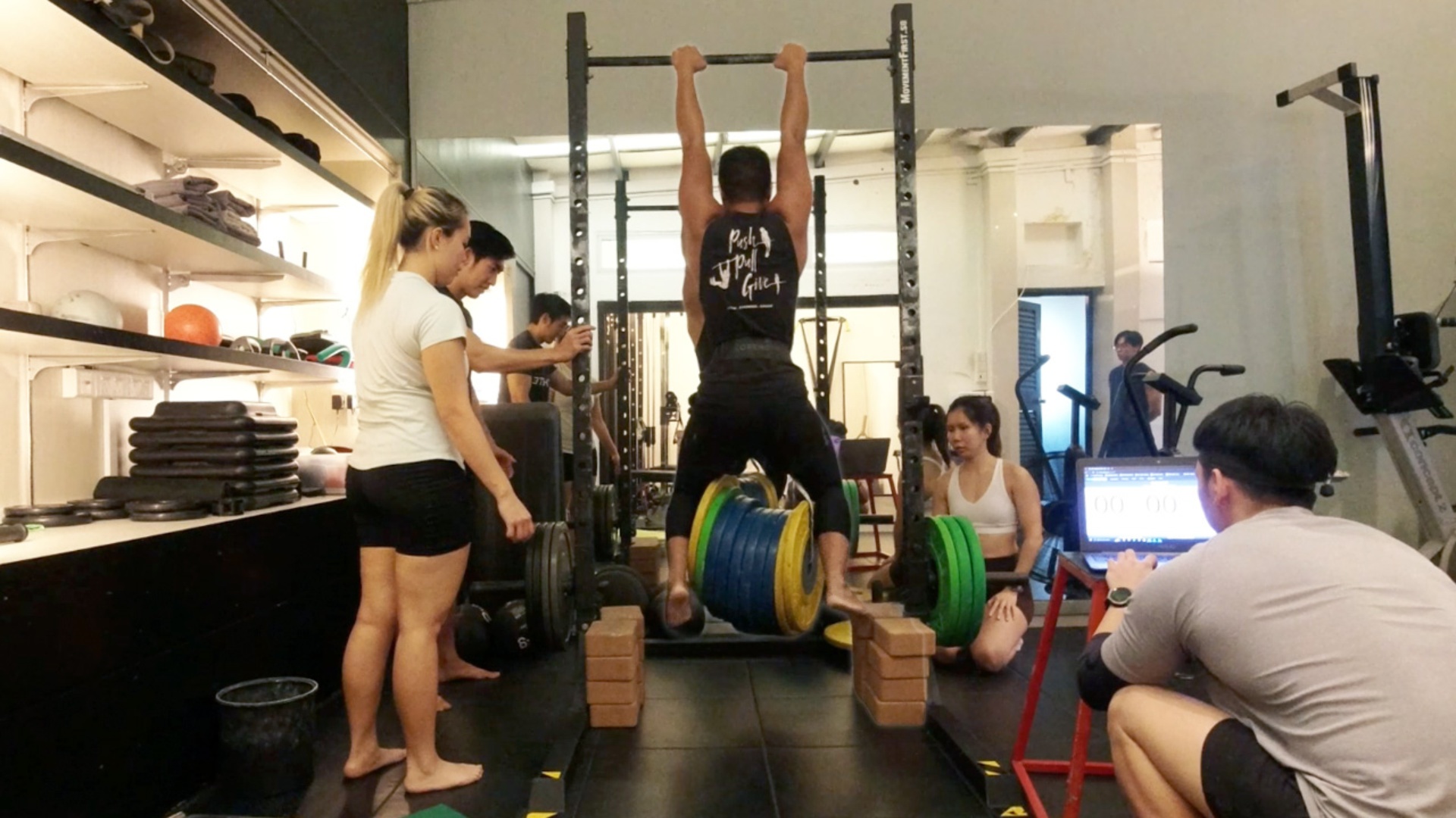 Heaviest weight lifted while hanging suspended in the dead hang ...