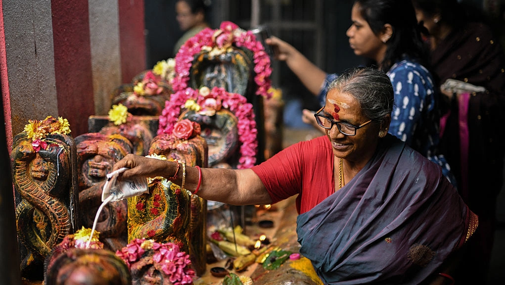 Tamil Nadu temple's 'money as prasad' ritual sparks online divide