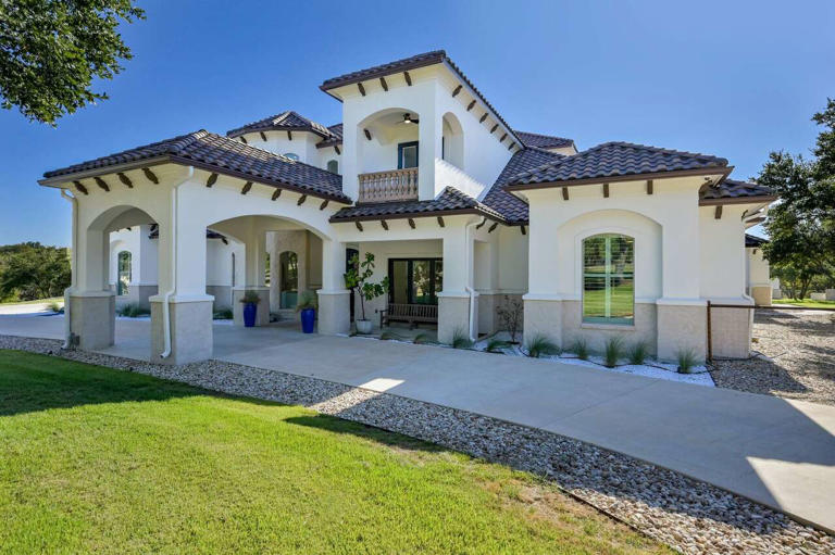 Inside the Hill Country estate the Round Rock Donuts family is auctioning
