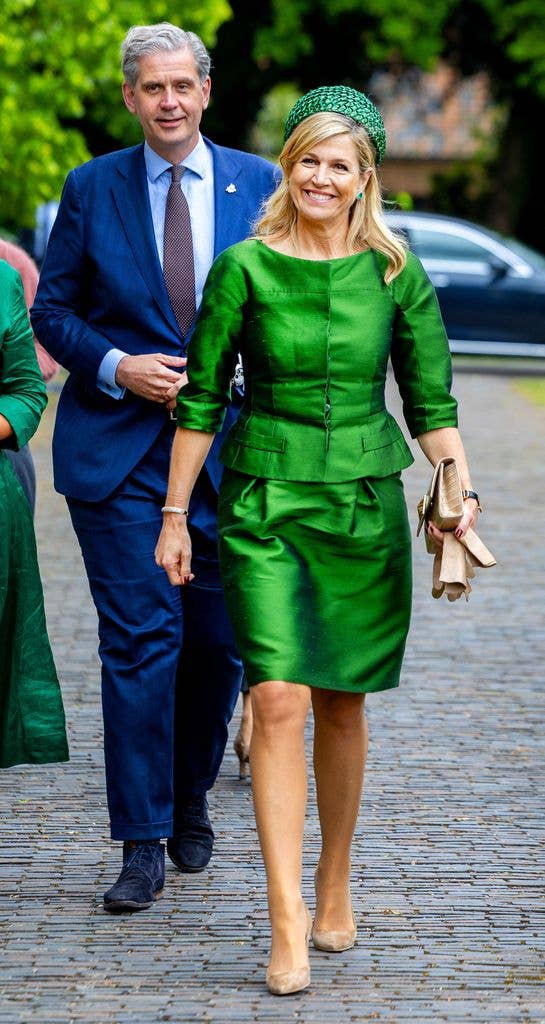 Queen Máxima surprises in bridal white suit - splashed with green paint