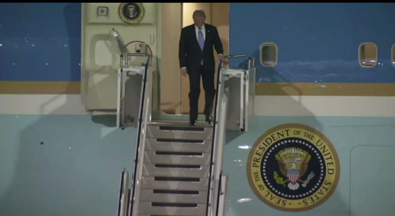 Trump è arrivato in Cina, accolto dal vicepresidente cinese Ha Zheng