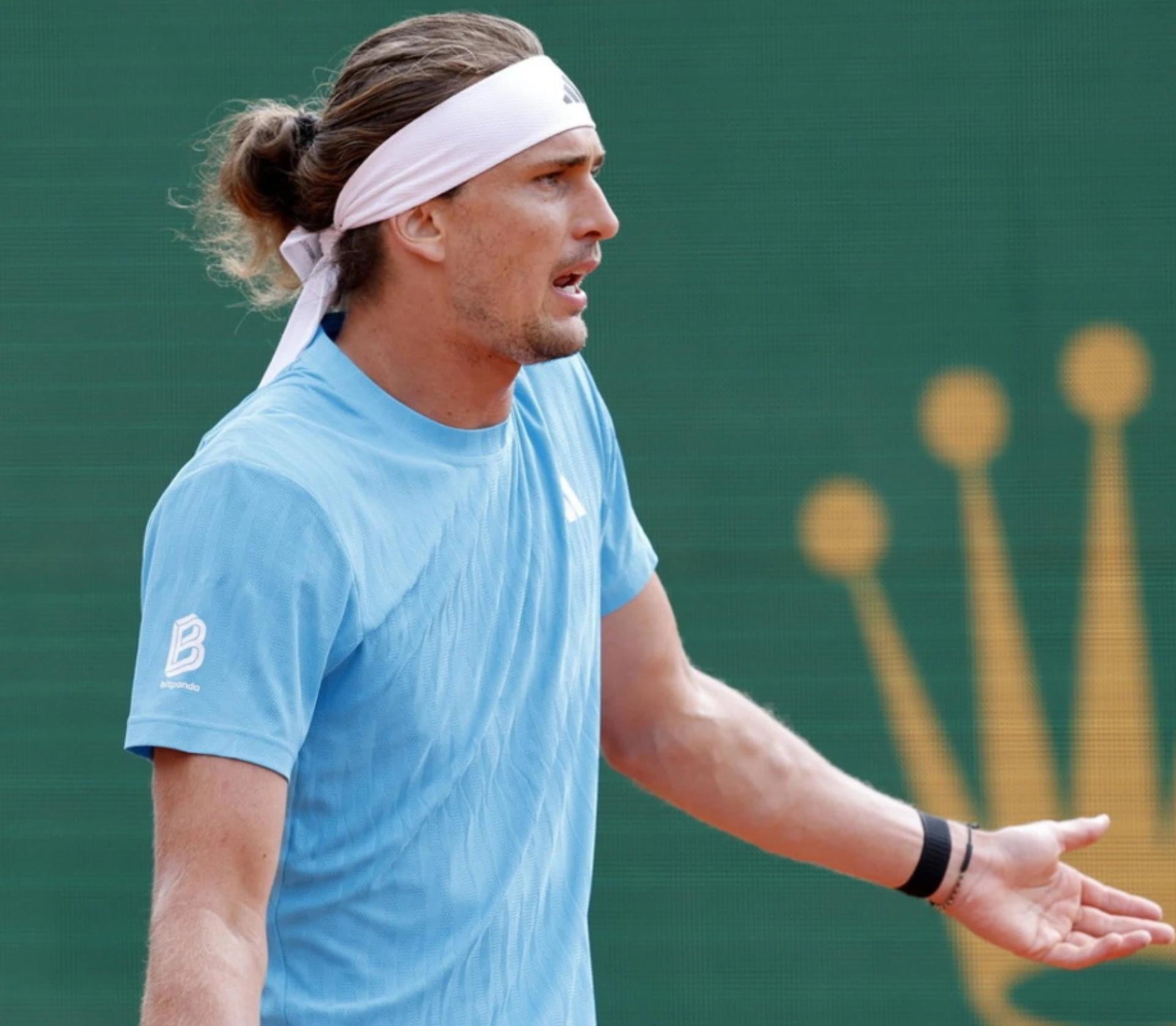 Alexander Zverev turned away at famous Rome restaurant before Darderi ...