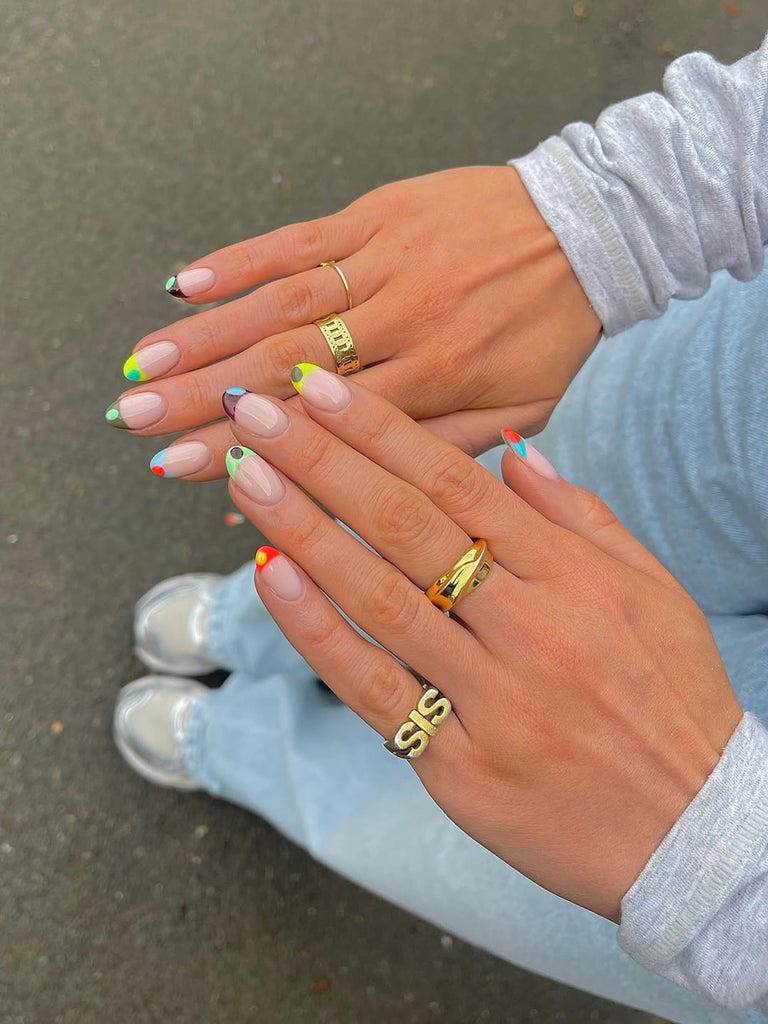 The single-dot French manicure is winning over minimalists & maximalists