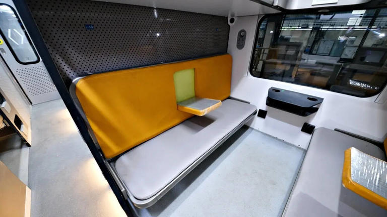 With better than Rajdhani experience & 160 kmph speed, can Vande Bharat ...
