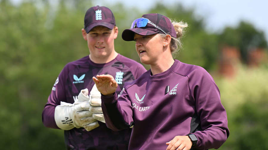 Sarah Taylor appointed as men's Test fielding coach for New Zealand series