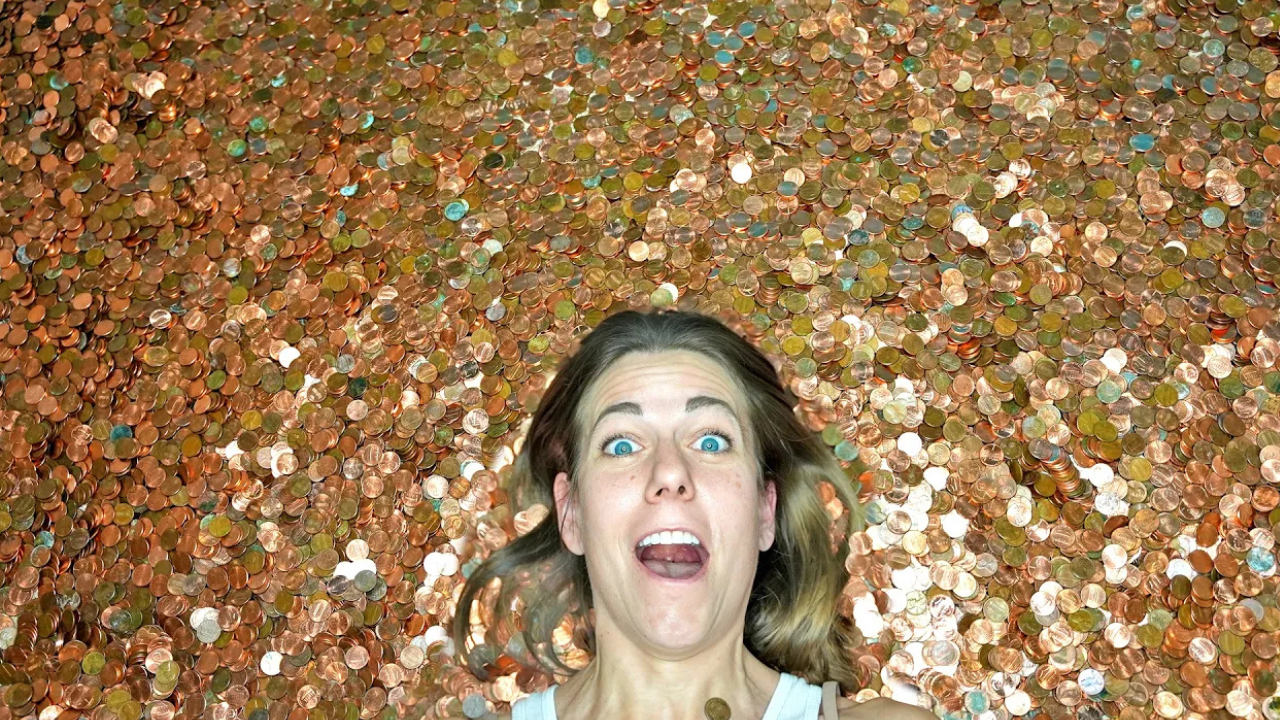 Ali Spagnola attempts an extreme sculpture challenge with 500,000 pennies