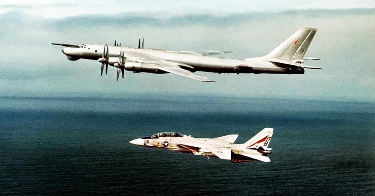 21 cold war photos of US pilots harassing Soviet bombers