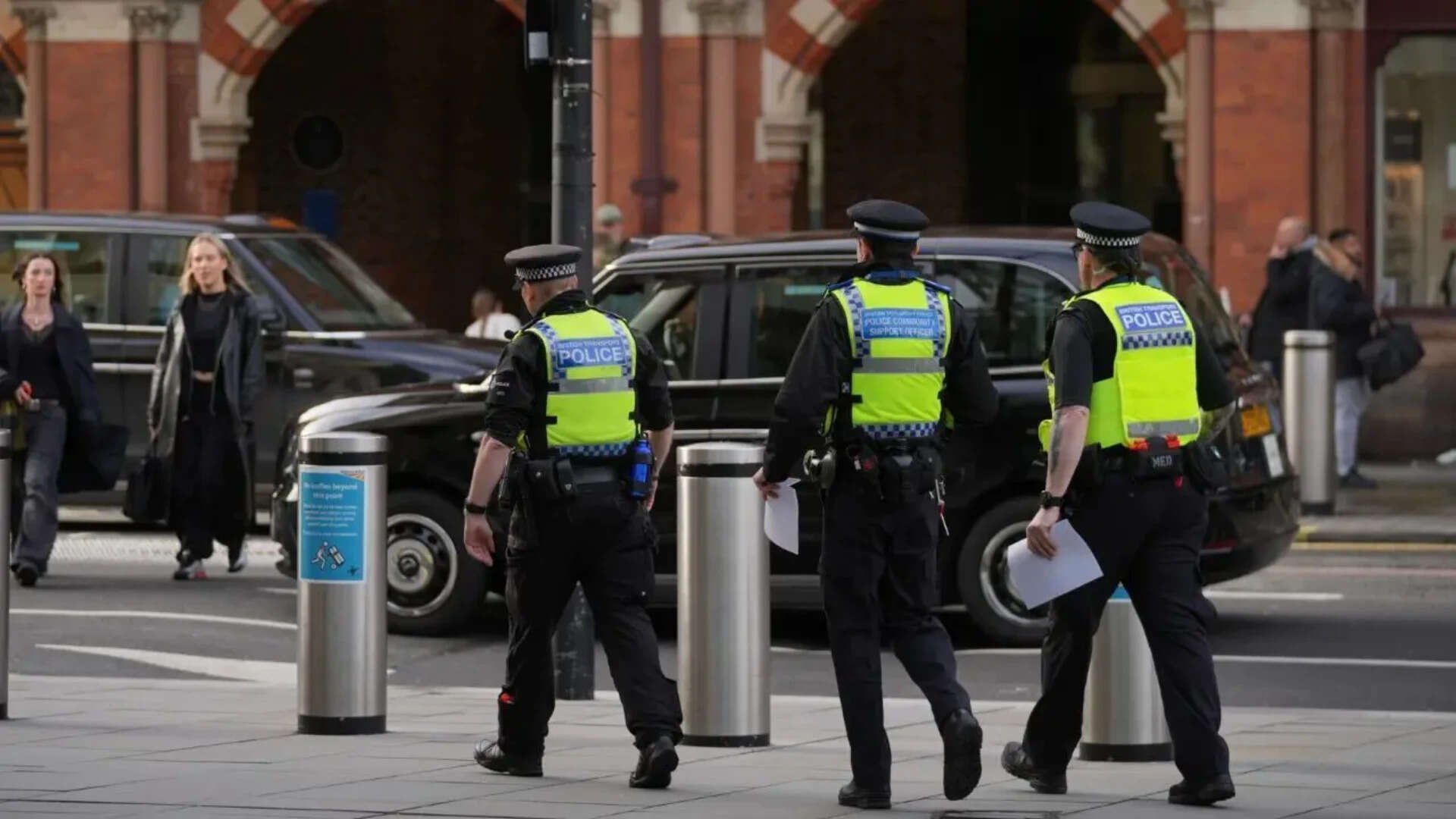 London man shot outside father’s restaurant after family refuses to pay ...
