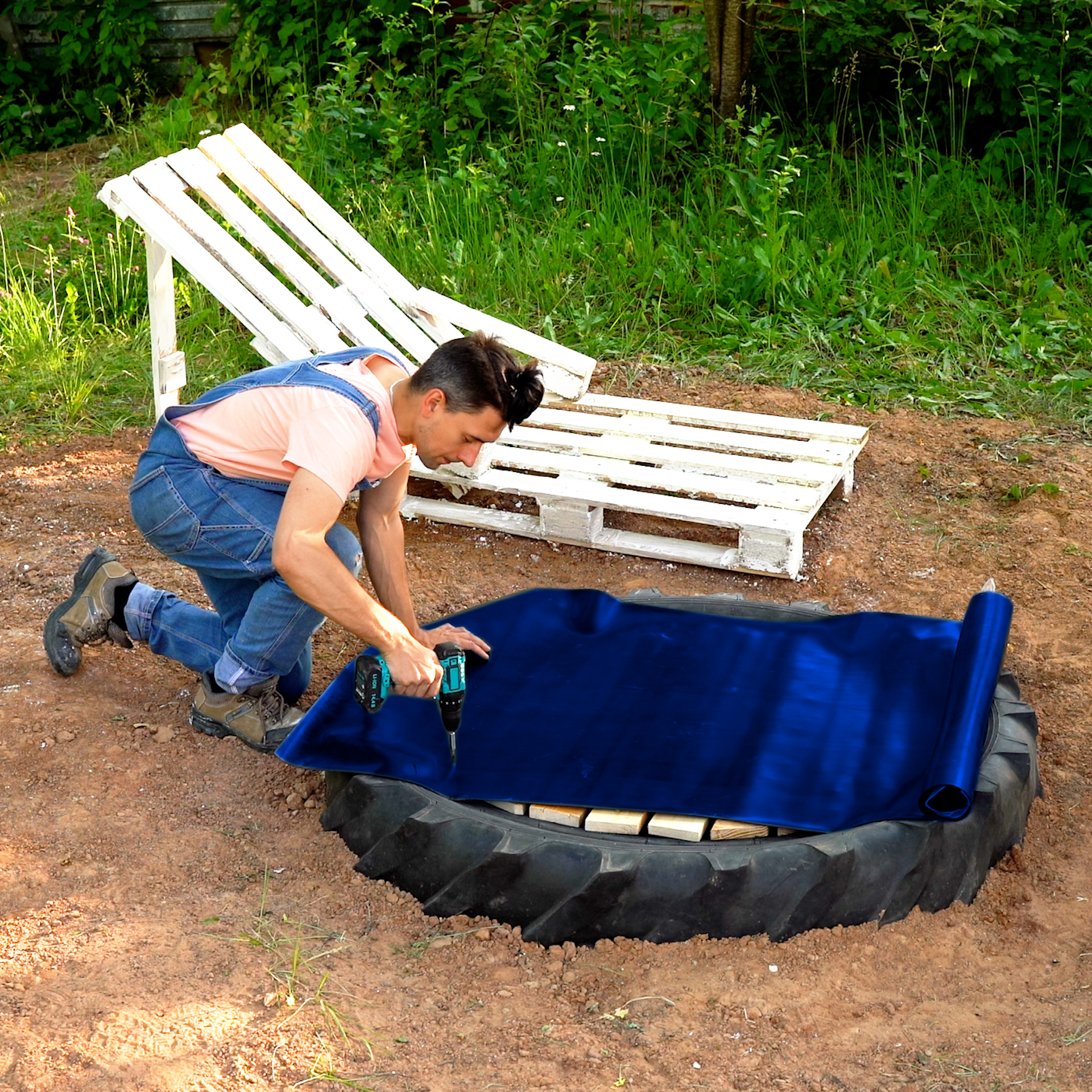 Backyard pool fun with pallets and a giant wheel for summer days