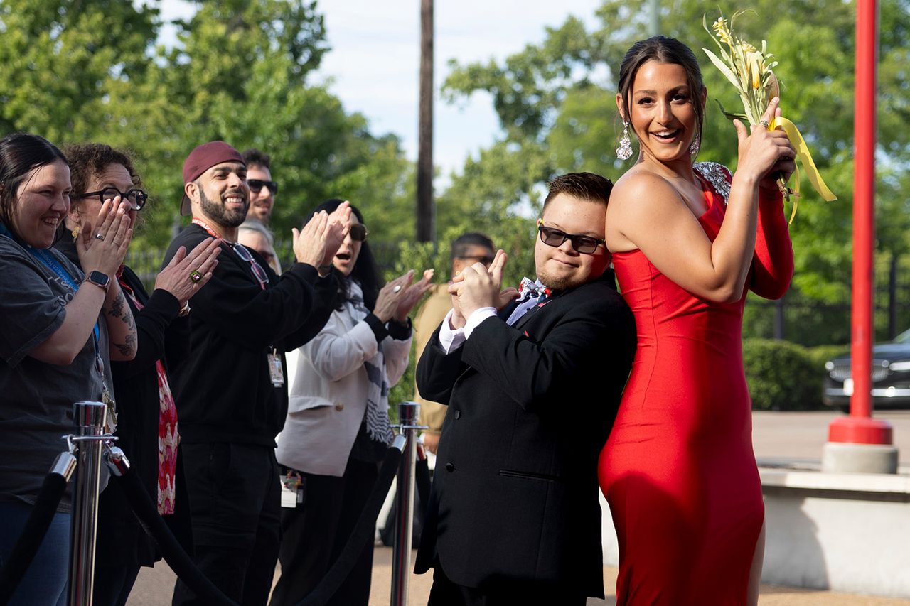 Teen patients were missing their prom nights. Then, St. Jude Hospital ...