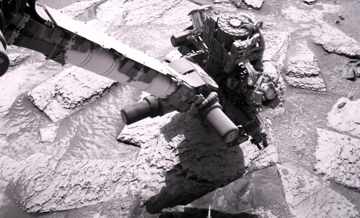 NASA’s Curiosity rover accidentally pulled up a 29-pound Mars rock that ...