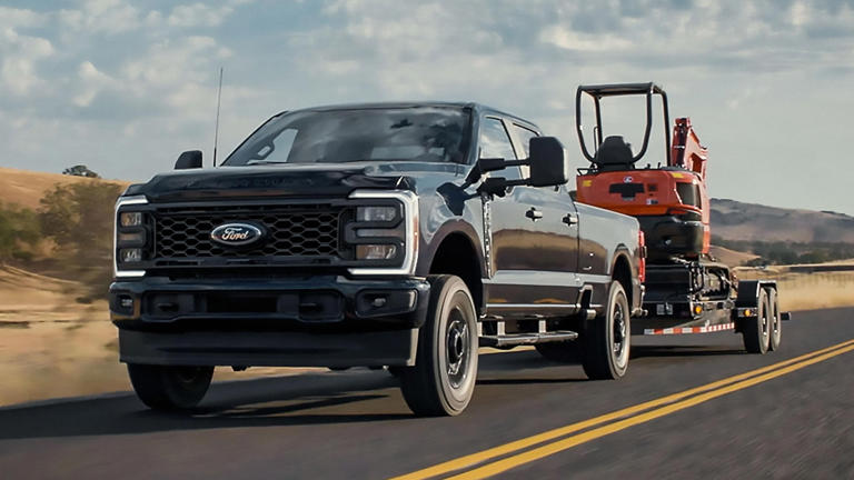 Ford Super Duty ditches 6.8L engine, making 7.3L gas V8 standard