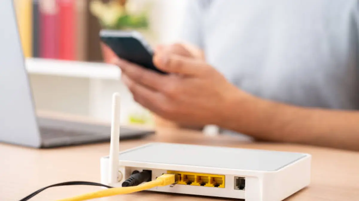 El botón del router WiFi que casi nadie usa y puede hacerte la vida ...