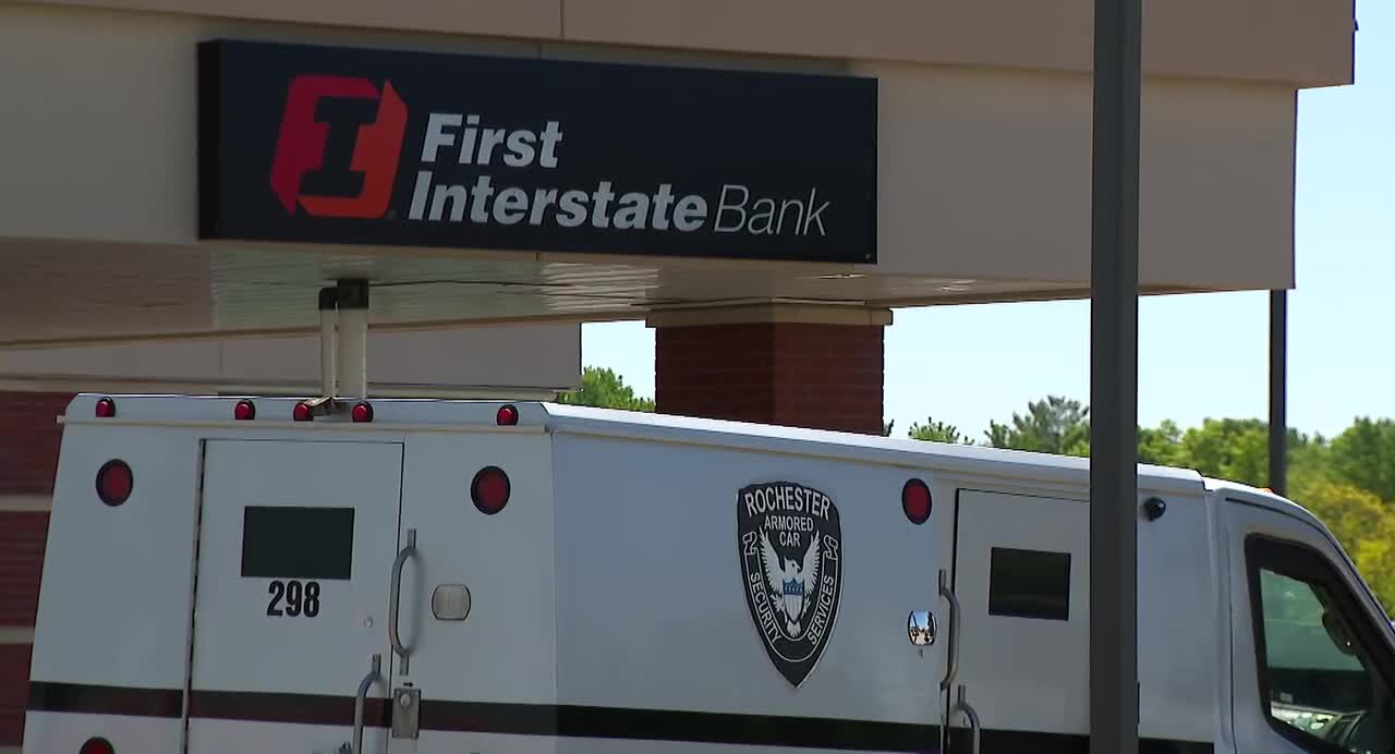 Police investigate armored car robbery outside bank near Omaha shopping ...