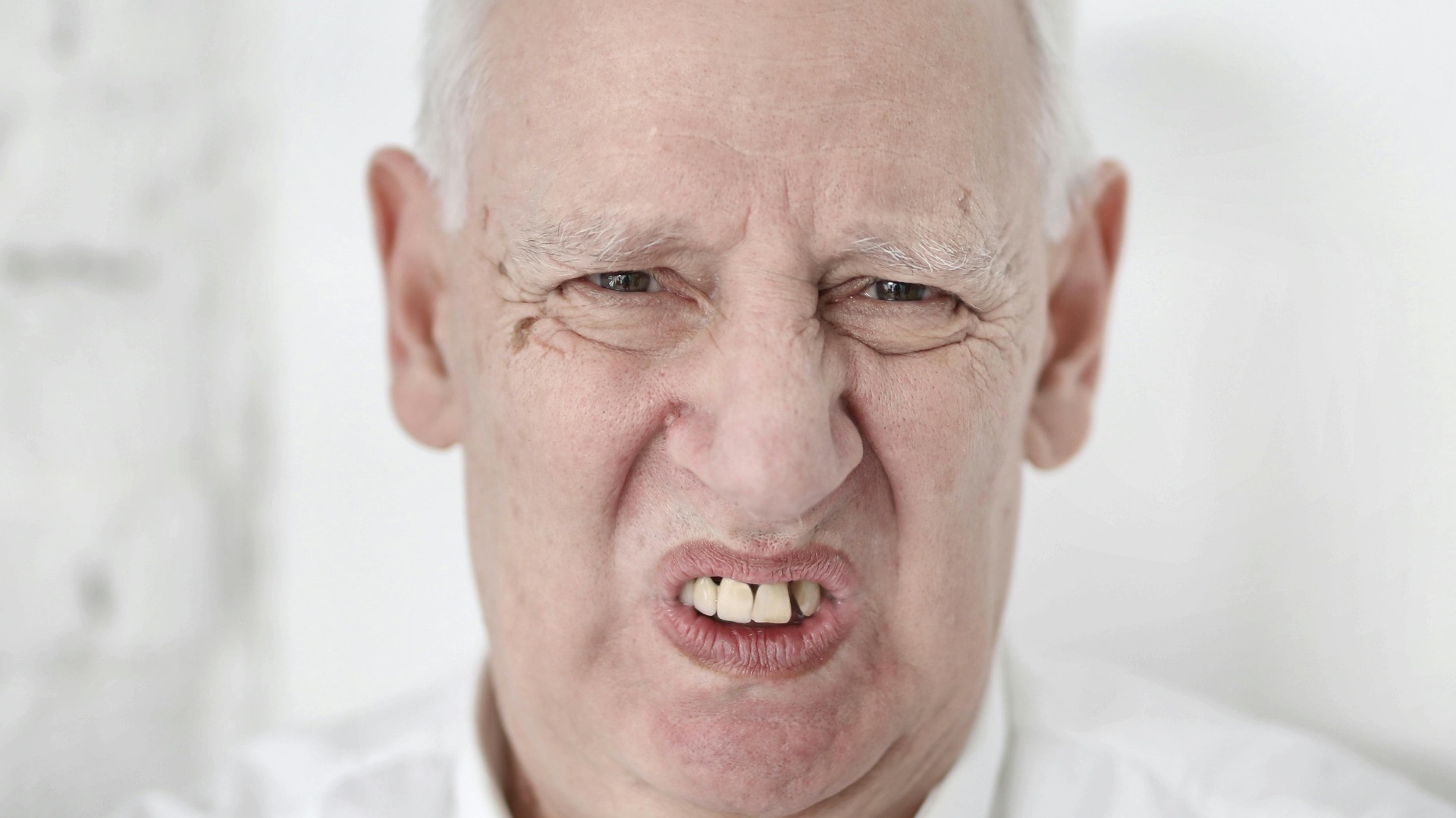 20 things that make people instantly hate you