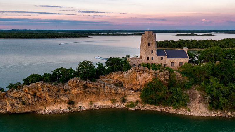 10 calm Oklahoma spots where still water meets rolling hills and ...