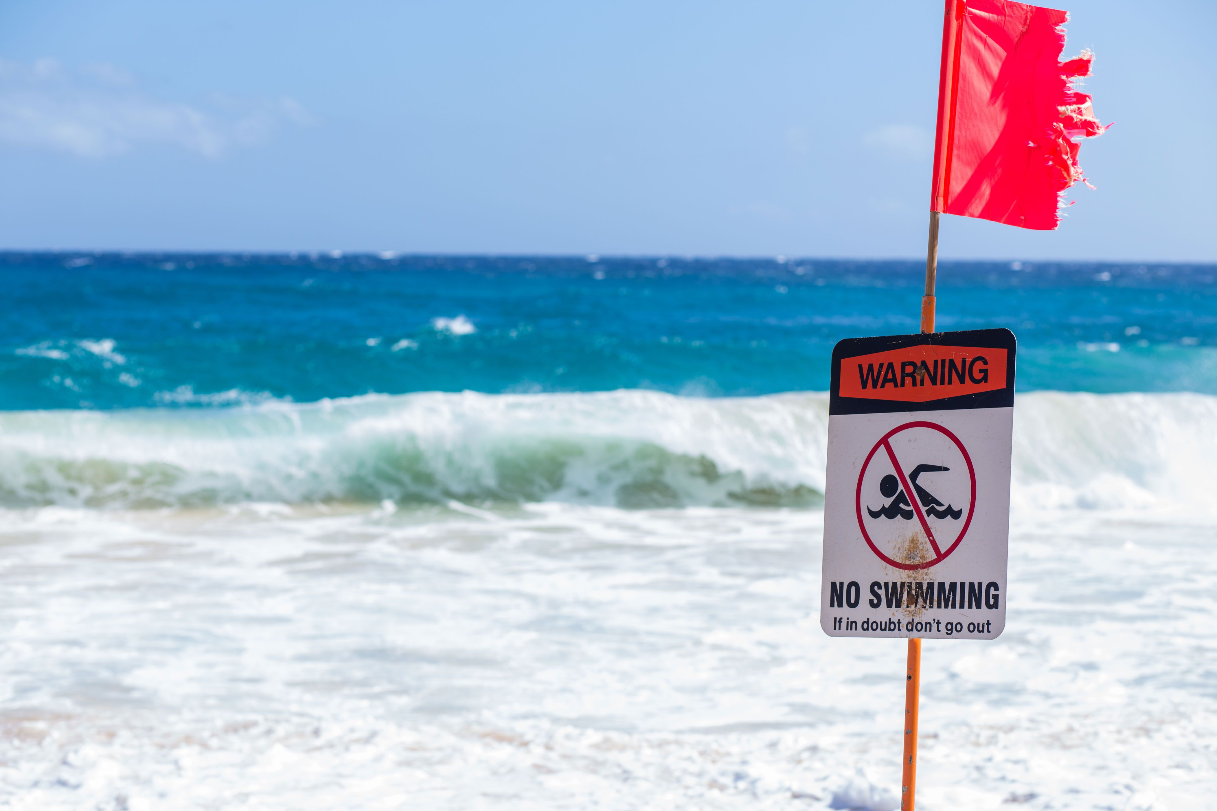 Thousands told not to enter Atlantic Ocean: "Dangerous"