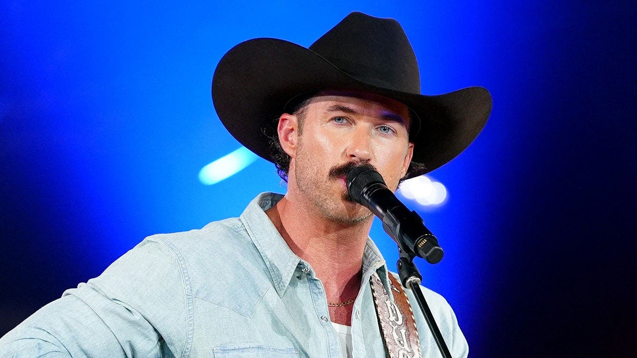 Country music star Riley Green fires up fans with epic new summer jam ...