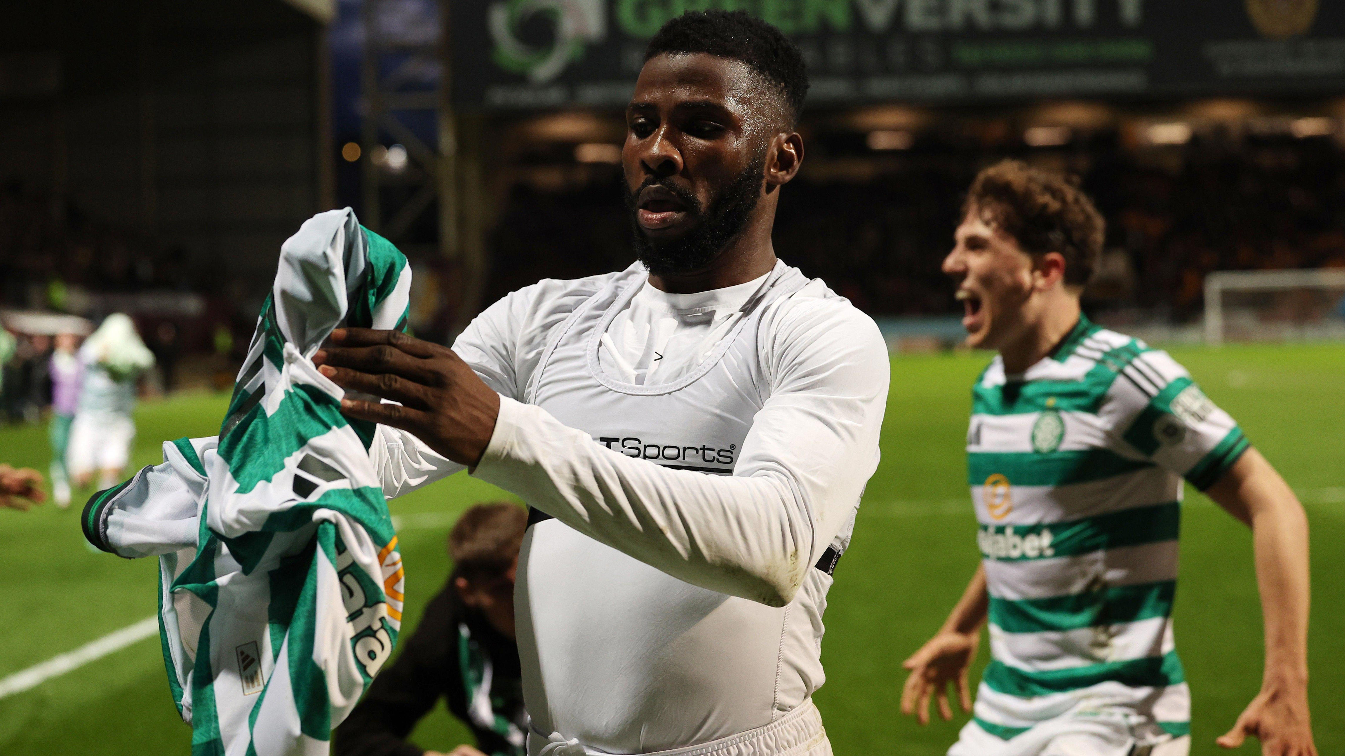Controversial 99th-minute penalty keeps Celtic's title hopes alive