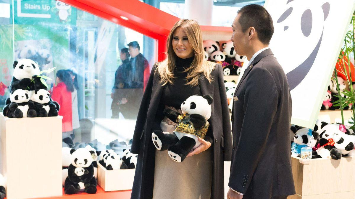 Melania Trump's 2017 fashion fail resurfaces amid husband Donald's trip ...