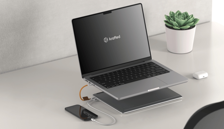 Deze dunne powerbank verdwijnt onder je laptop en gaat je hele leven mee