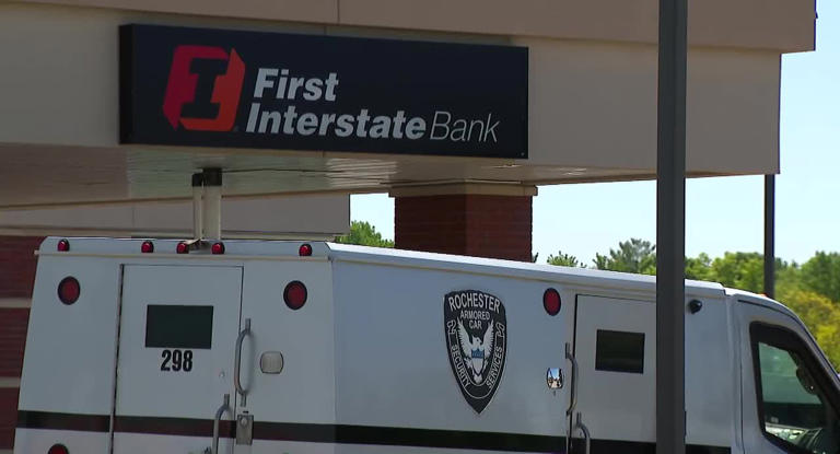 Police investigate armored car robbery outside bank near Omaha shopping ...