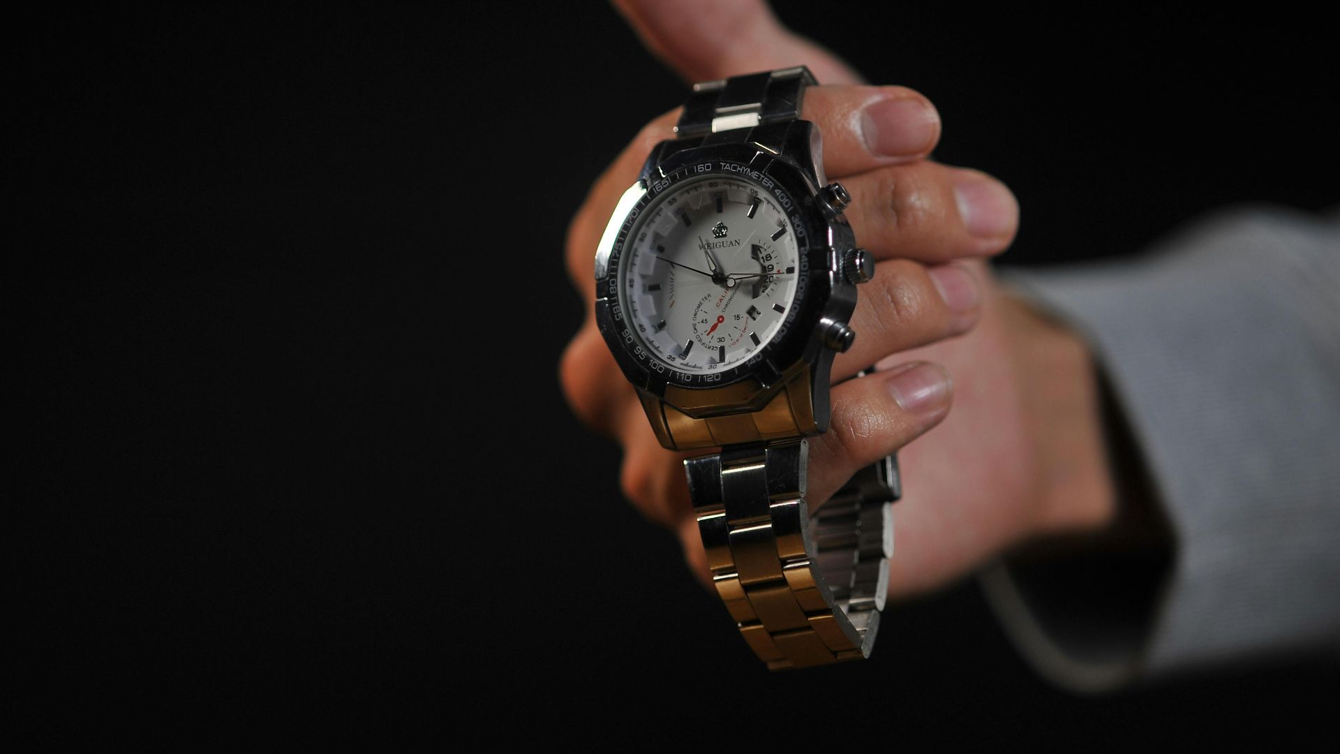 20 small things people wear that make them seem more important