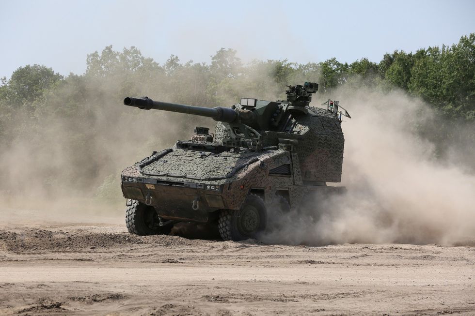 British Army to be equipped with 72 new long-range guns capable of ...