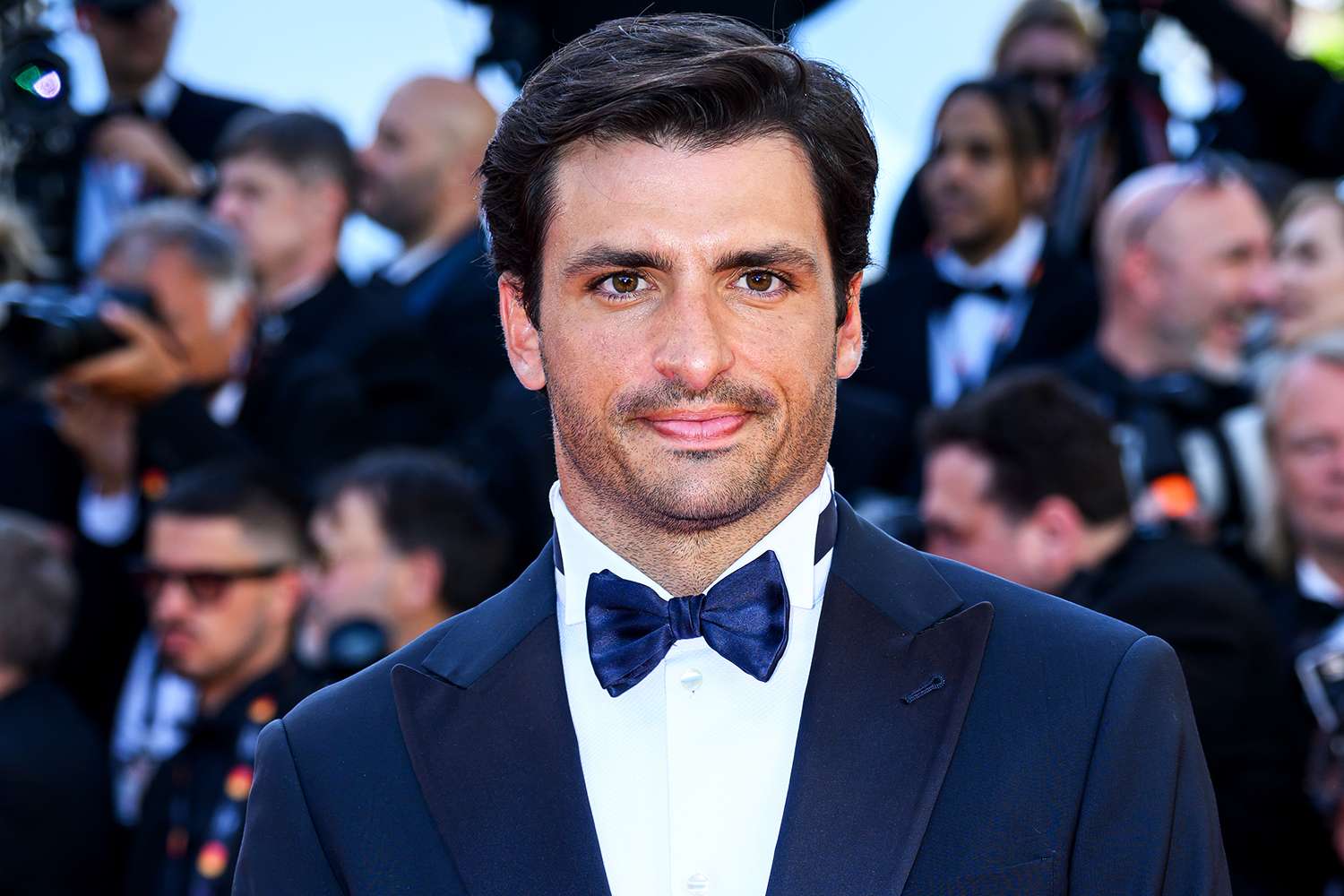 Carlos Sainz reveals unexpected 'first thing' he does after landing in ...