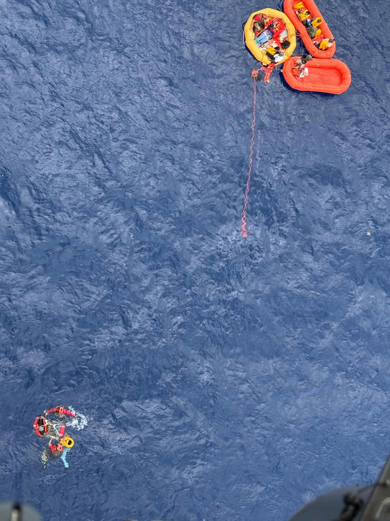 Survivors of plane crash off Florida coast were on raft for hours ...