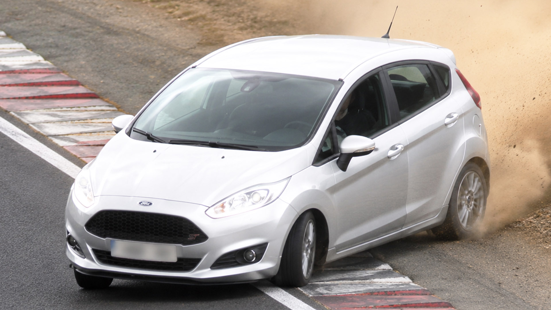 Too much speed creates dangerous Nürburgring moment