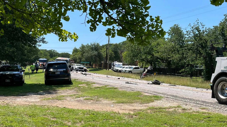 One dead after semi truck crashes through Belton store