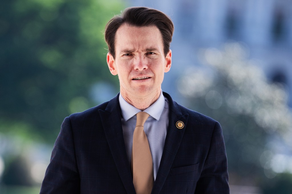 Massive Ukraine aid package to get House vote after backdoor maneuver ...