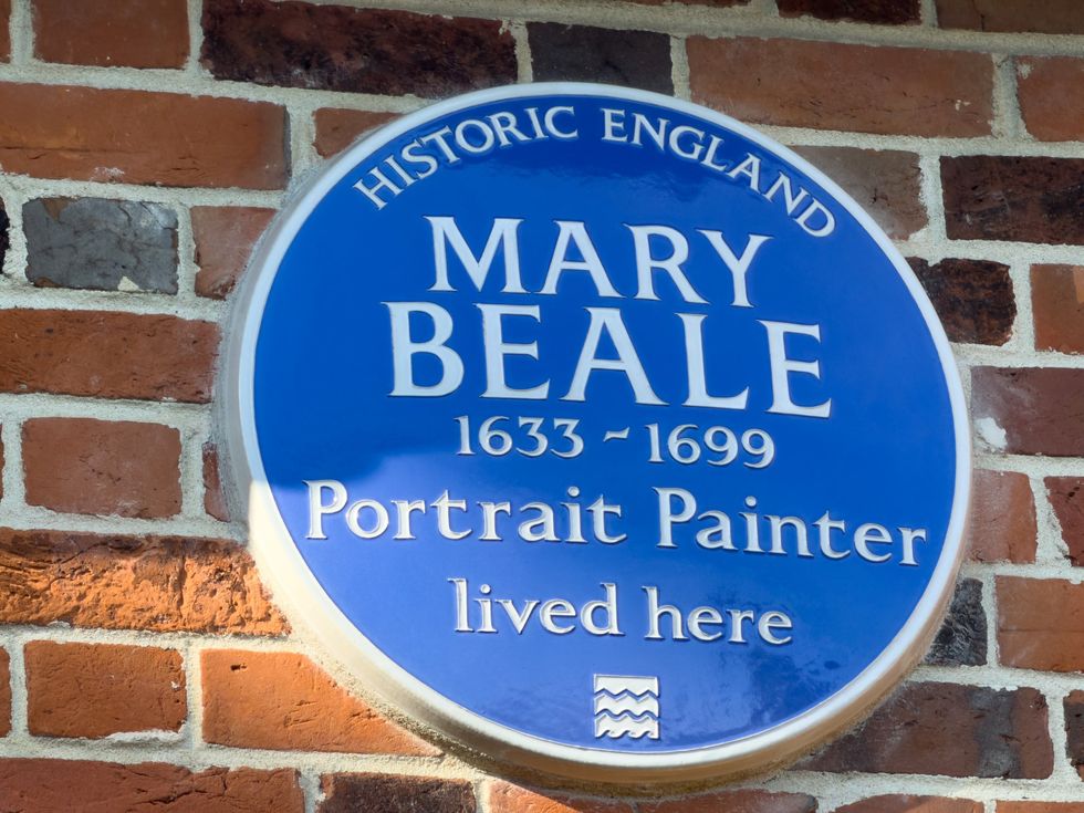 Blue plaque raised to honour one of England's first professional female ...
