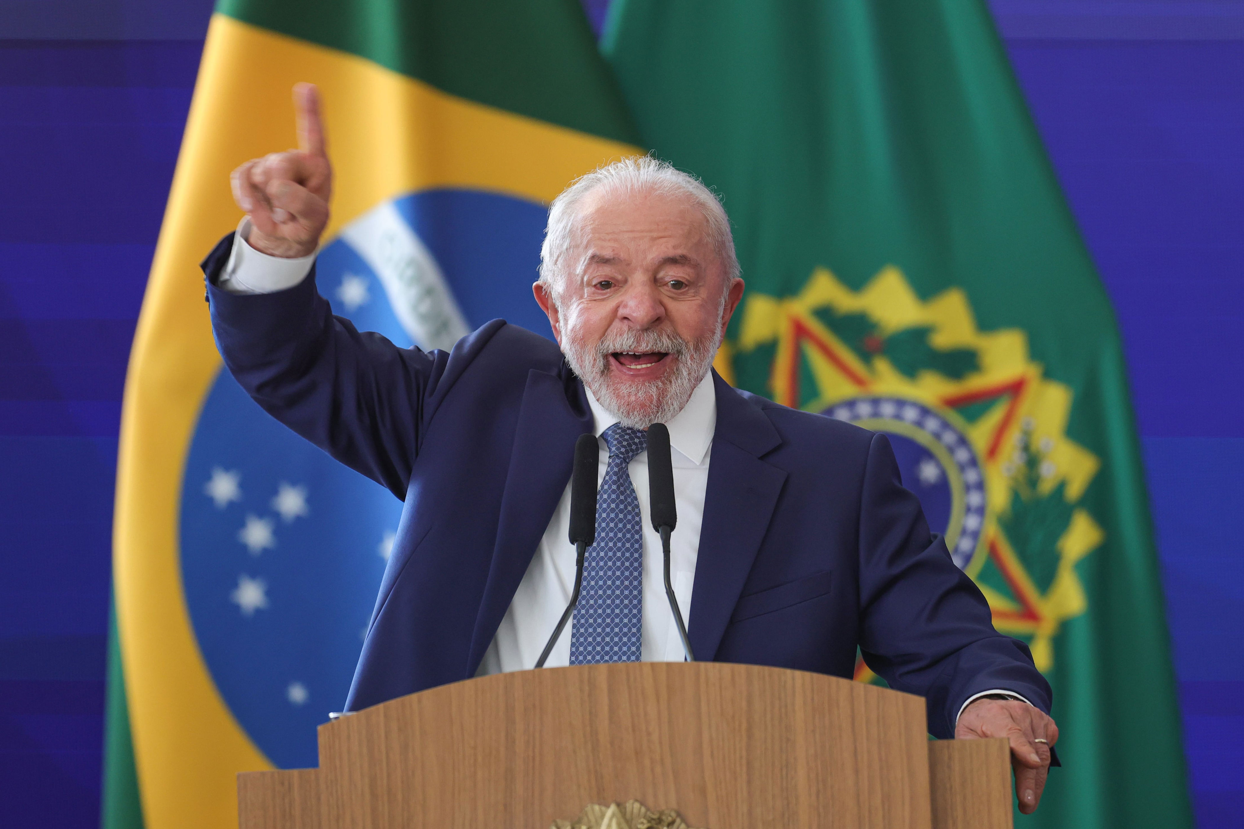 Lula se somete a radioterapia luego que le extirparan hace un mes un ...