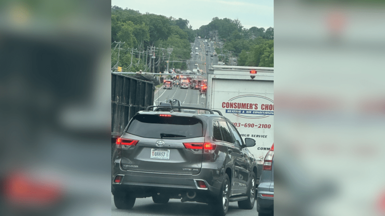 Suspect steals delivery vehicle, crashes into multiple cars in Lorton ...
