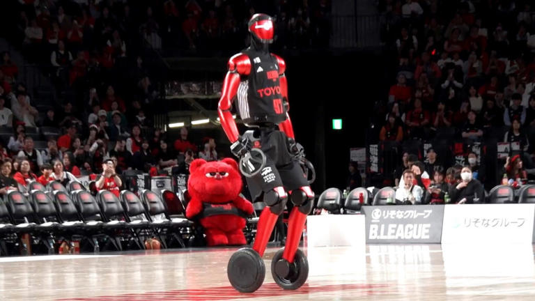 Toyota made a robot that puts NBA superstars to shame