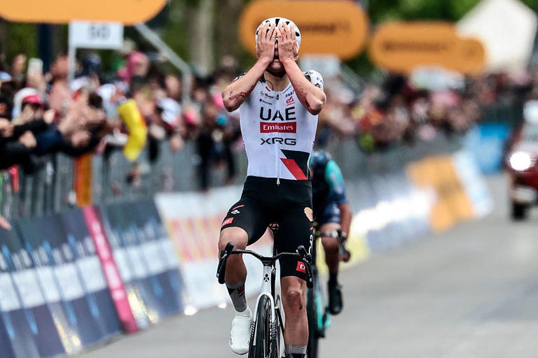 Igor Arrieta wins dramatic Giro d'Italia stage after crashing and going ...