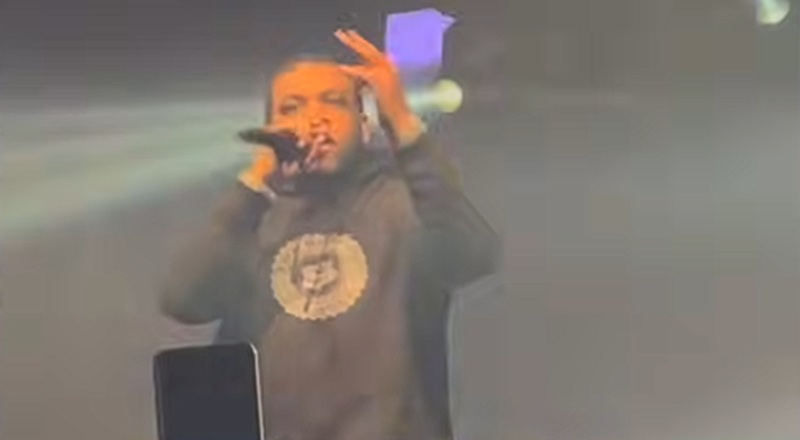 Lloyd Banks performs G-Unit diss track "I Smell" aimed at Ja Rule at ...