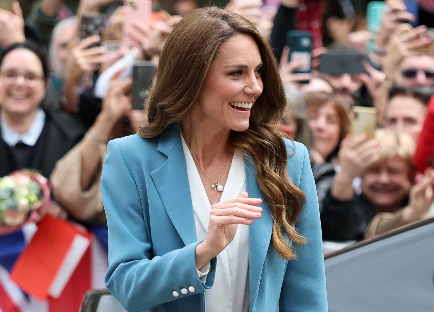 The clever way Kate Middleton’s blue pantsuit pays homage to Italy’s ...