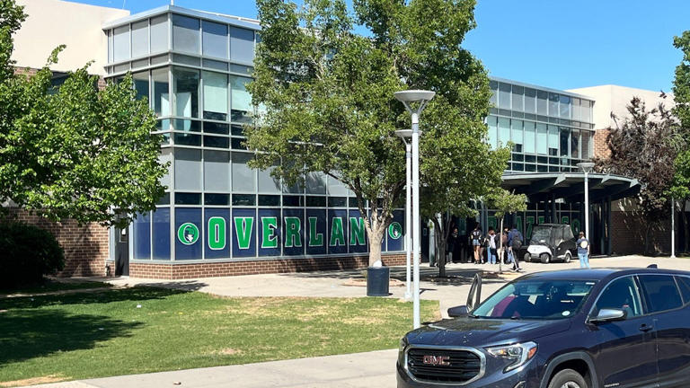Teen tackled in hallway, Aurora officer recovers gun at Overland High ...
