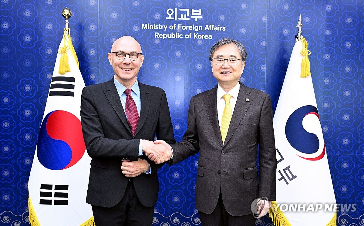 FM Cho meets UN human rights chief