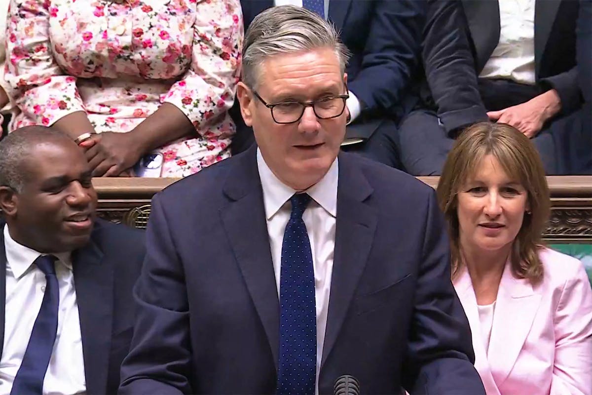 Poussé vers la sortie, Keir Starmer reste combatif