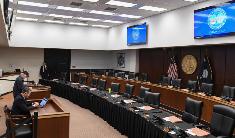 South Carolina GOP lawmakers want to redraw voting districts. What it means