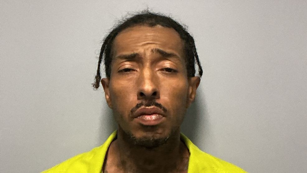 Man reportedly hit with glass bottle in 2025 dies, prompting homicide ...