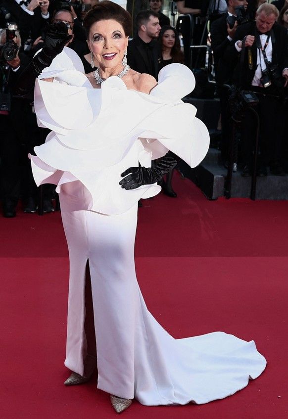 Joan Collins deslumbró en la alfombra roja del Festival de Cannes, a ...
