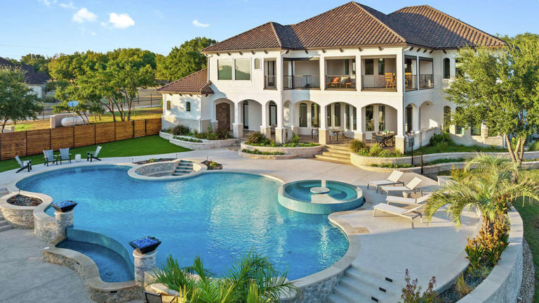 Inside the Hill Country estate the Round Rock Donuts family is auctioning