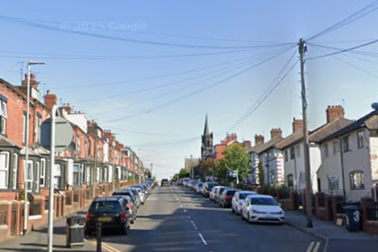 Group seen 'fighting with machetes' in Leeds as police investigate