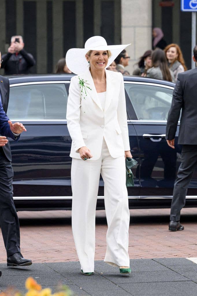Queen Máxima surprises in bridal white suit - splashed with green paint